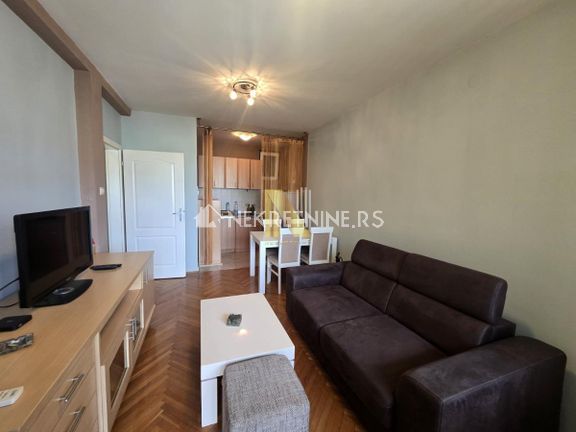 Dvosoban stan 36 m², Grbavica, Novi Sad, 3. sprat
