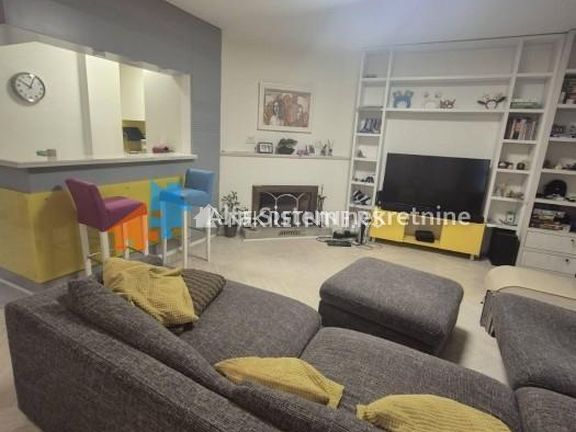 Vračar, Hram Svetog Save, 3.0 stan, 85m2, 800 EUR, ID 49093