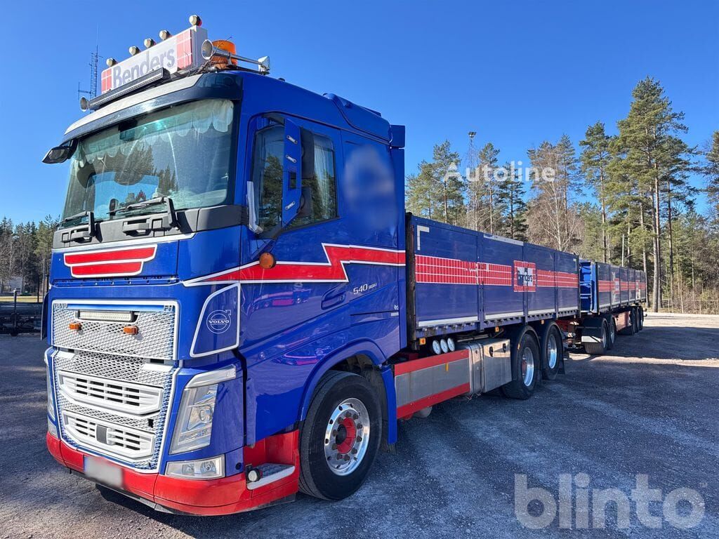 Prodaje se Volvo FH 6X4 kamion s ravnom platformom na aukciji