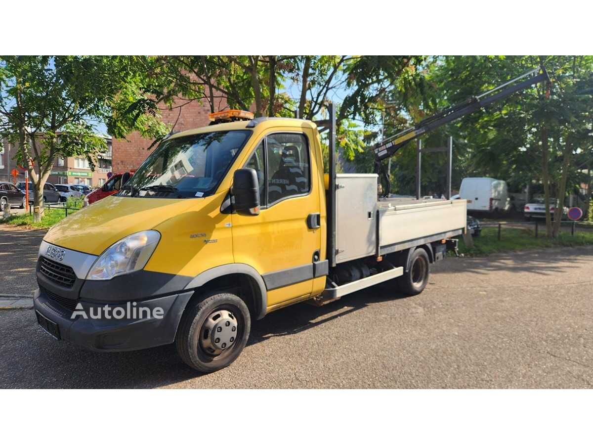 Prodaje se IVECO 40C14G kamion s ravnom platformom na aukciji