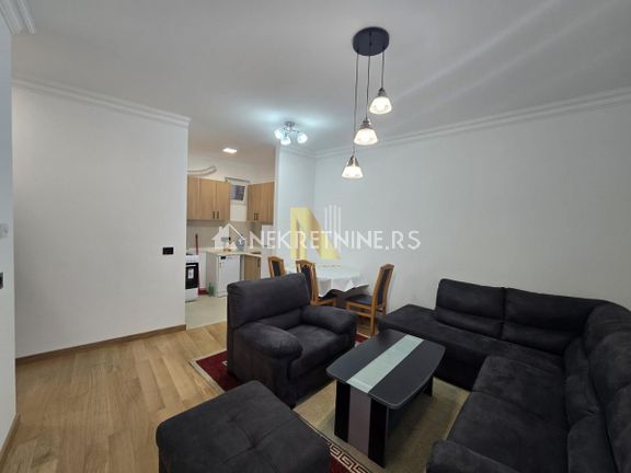 Jednoiposoban stan 43 m², Grbavica, Novi Sad, 6/7