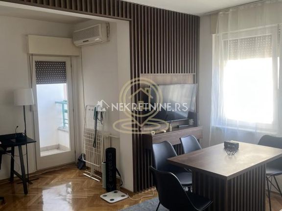 Prodaja stanova Novi Sad – Dvosoban stan 41m², Bulevar Oslobođenja, renoviran, namešten, terasa, lift, odlična lokacija, Bulevar Oslobođenja