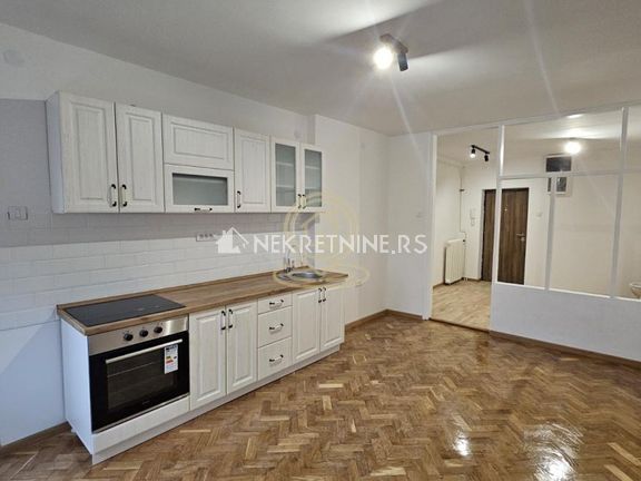 Moderan Dvoiposoban stan 59 m² Banatić | Kompletno renoviran | Terasa | UKNJIŽEN 1/1 | Odlična lokacija, Pariske Komune