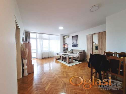 STAN - NOVI SAD - BULEVAR - 50m2 - 135000 evra