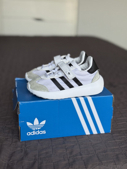 Adidas patike za decaka 25