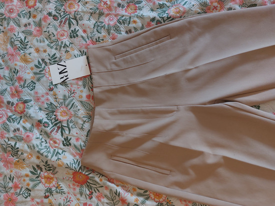 Zara pantalone duboki struk sa etiketom