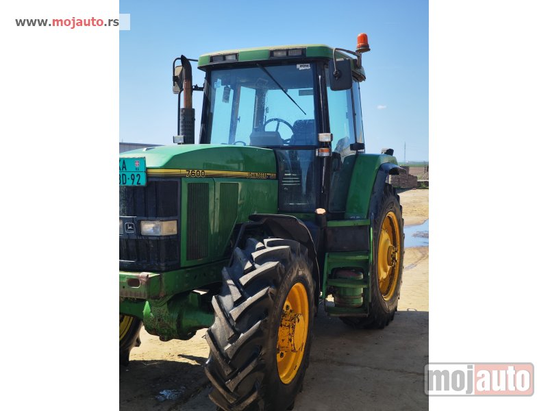 John Deere 7600