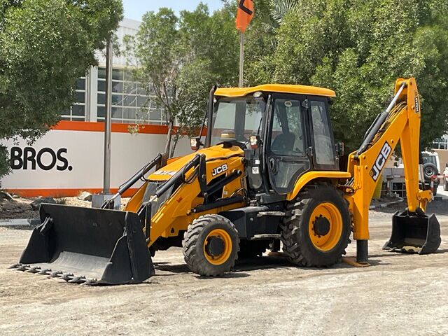 Prodaje se JCB 3DX bager-utovarivač na aukciji