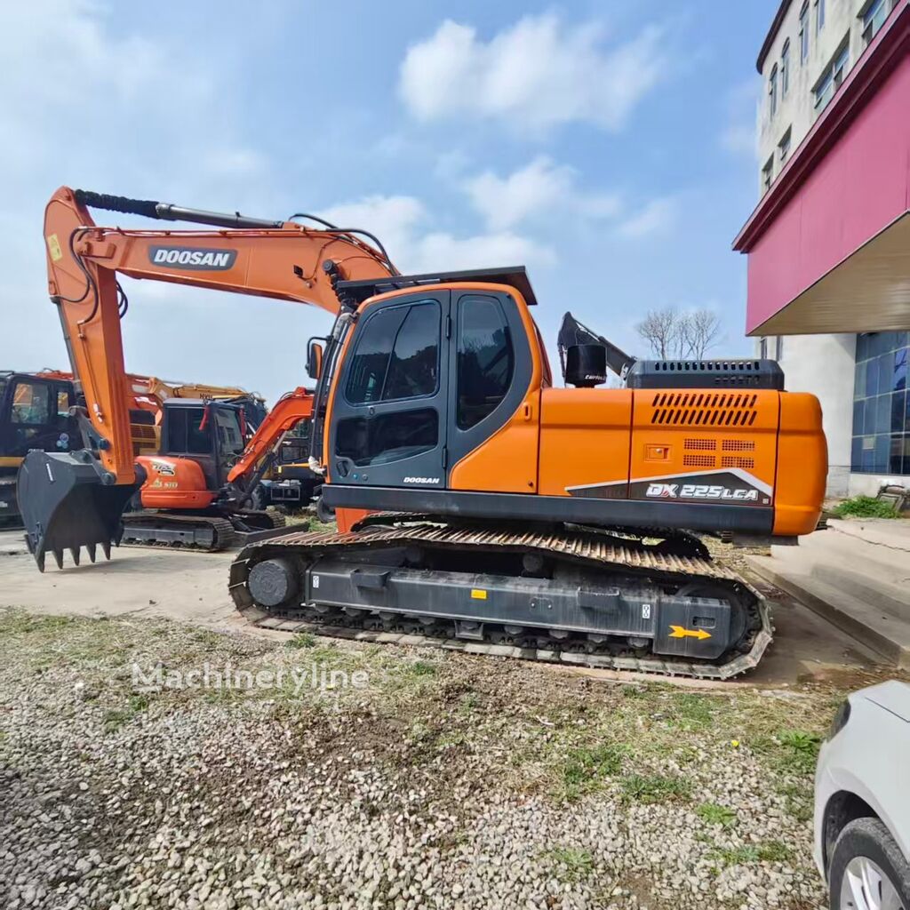 Doosan DX225LCA bager guseničar