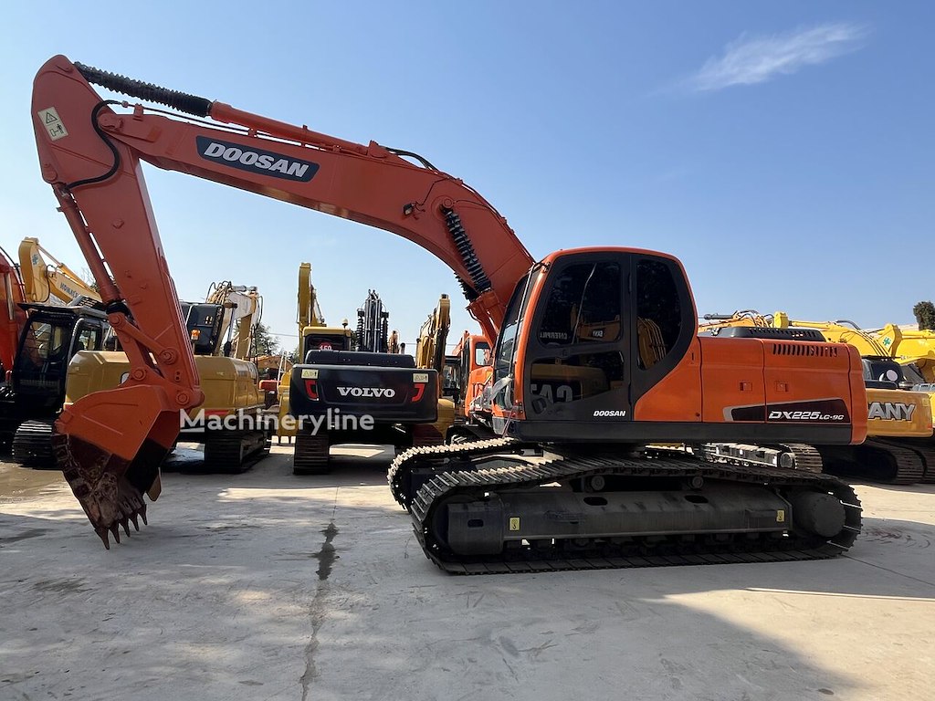 Doosan DX225LC-9C bager guseničar