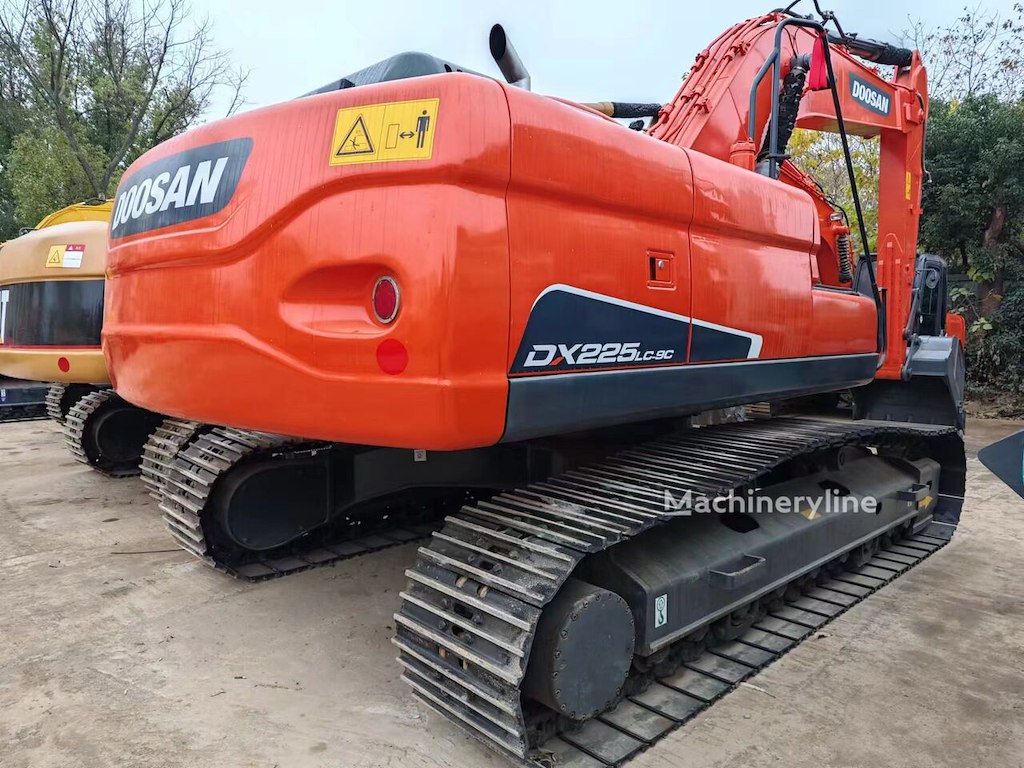 Doosan DX 225LC bager guseničar