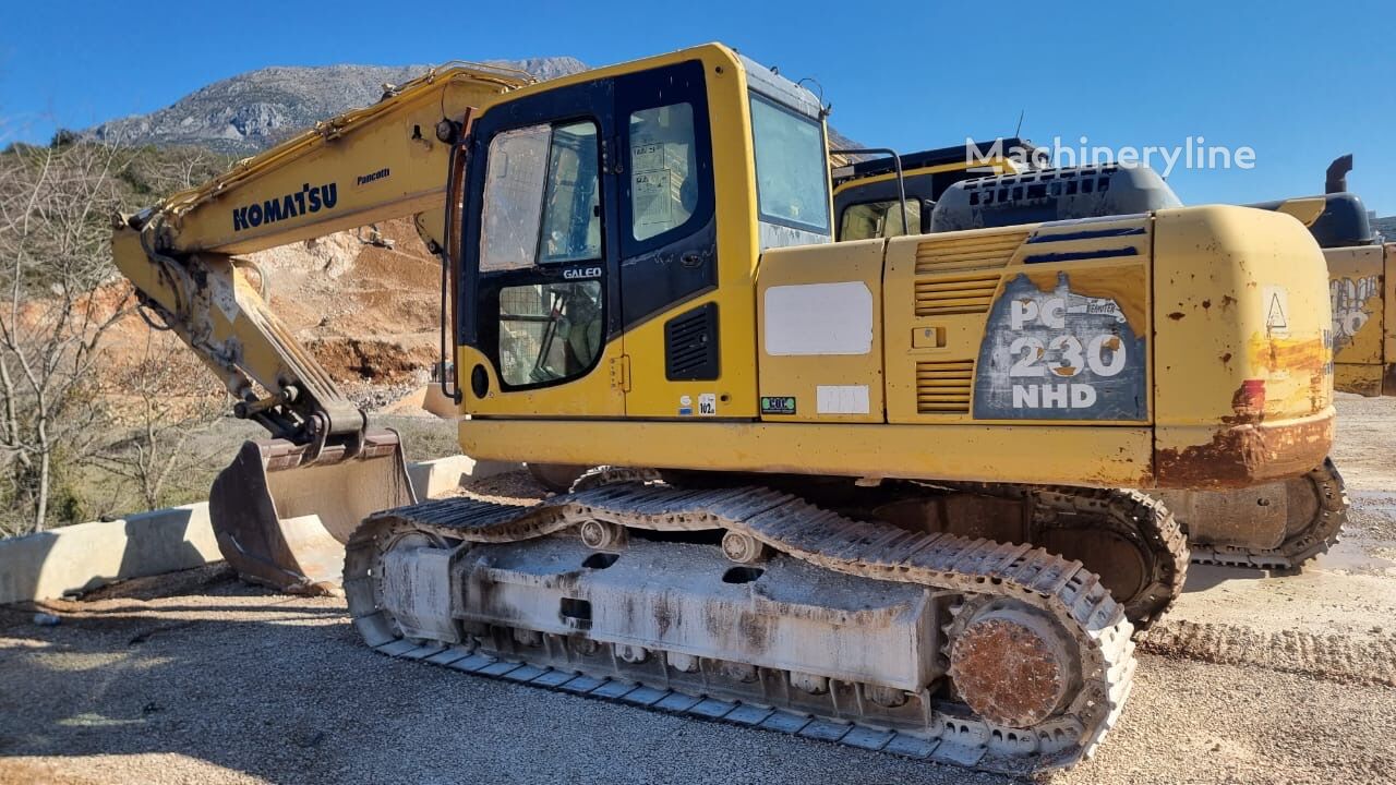 Komatsu PC 230 NHD-8 bager guseničar