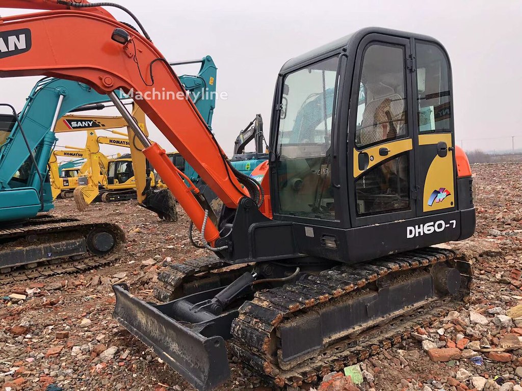 Doosan DH60 bager guseničar