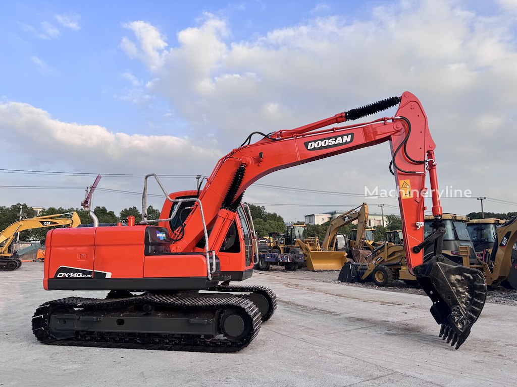 Doosan DX140LC-9C bager guseničar