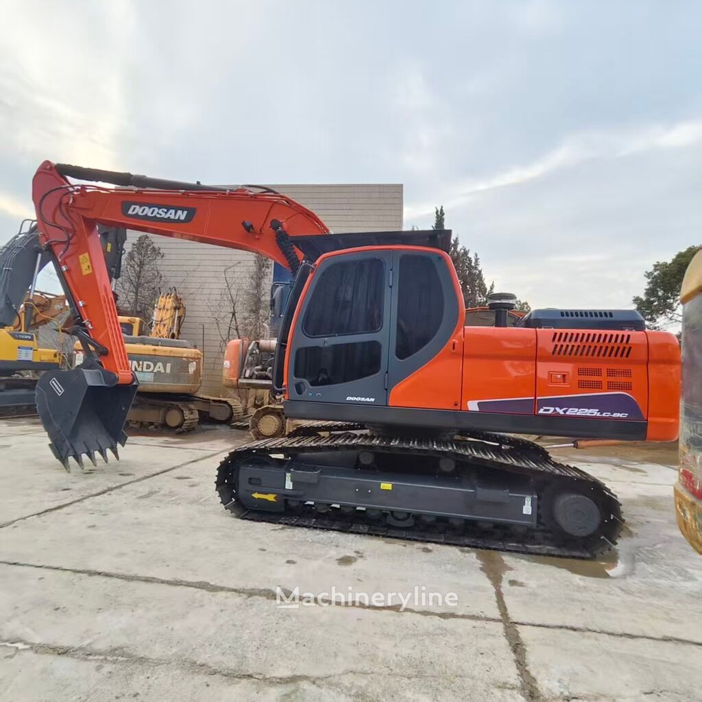 Doosan DX225LC-9C bager guseničar