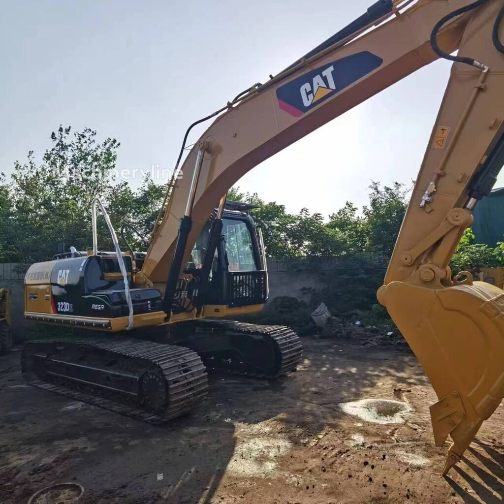 Caterpillar 323D2L bager guseničar