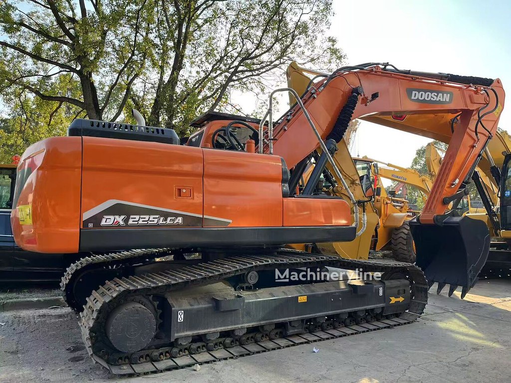 Doosan DX225LCA bager guseničar