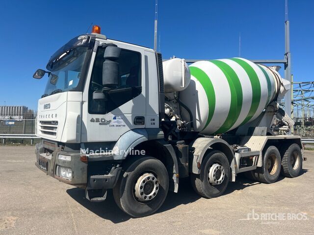 Prodaje se IVECO 450 kamion s mešalicom za beton na aukciji