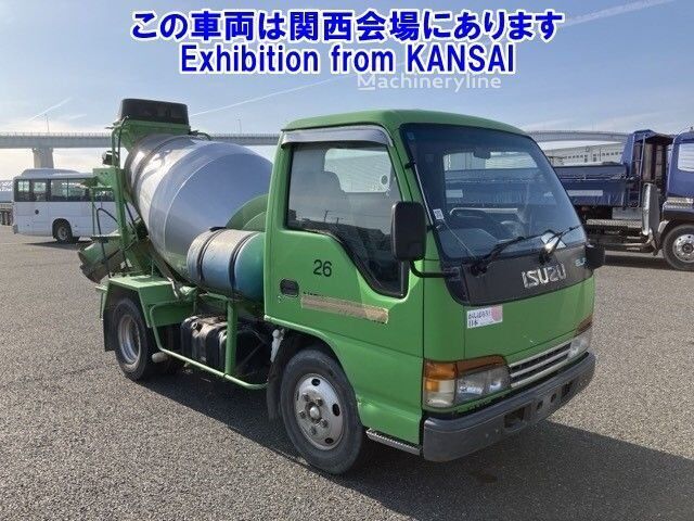 Isuzu ELF kamion s mešalicom za beton