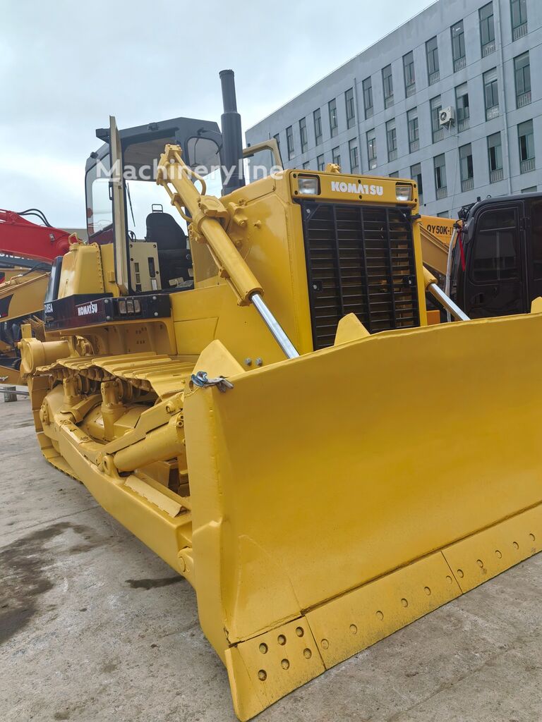 Komatsu D85A buldožer