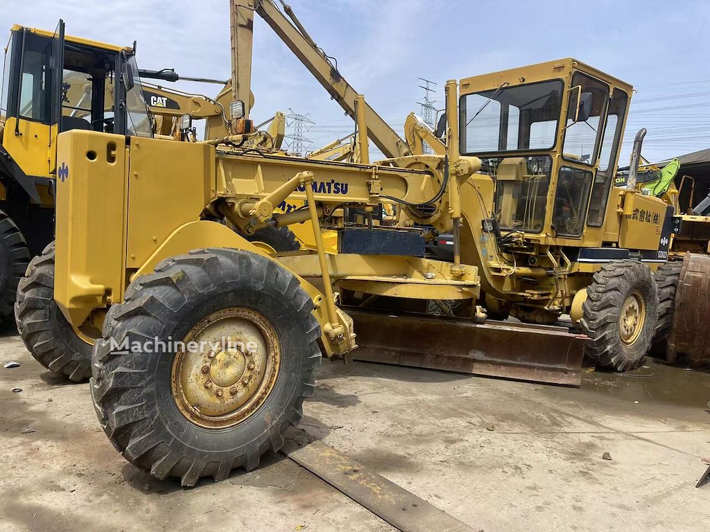 Komatsu GD623A grejder