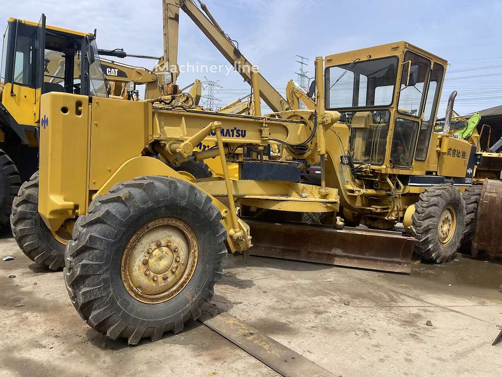 Komatsu GD623A grejder