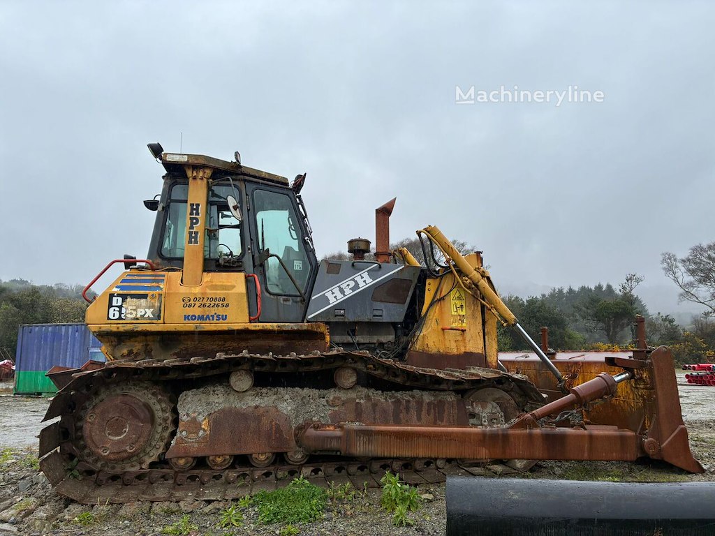 Komatsu D65 buldožer
