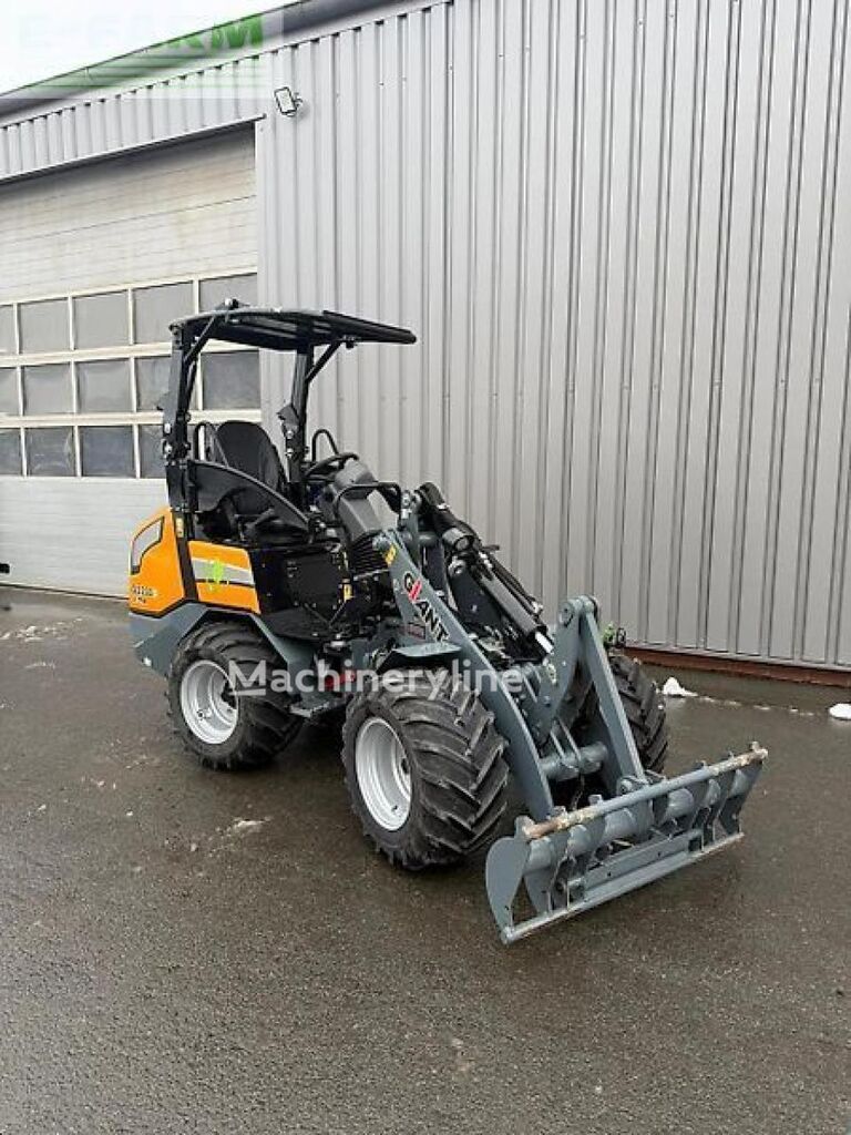 Giant g2200e x-tra multifunkcionalni utovarivač