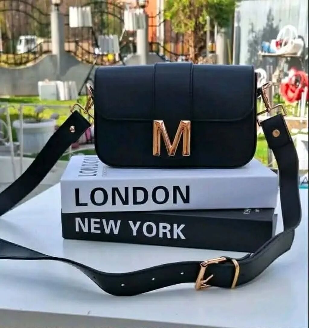 AkcijaŽenska crossbody torba sa slovom “M” - Dizajn: kompaktna