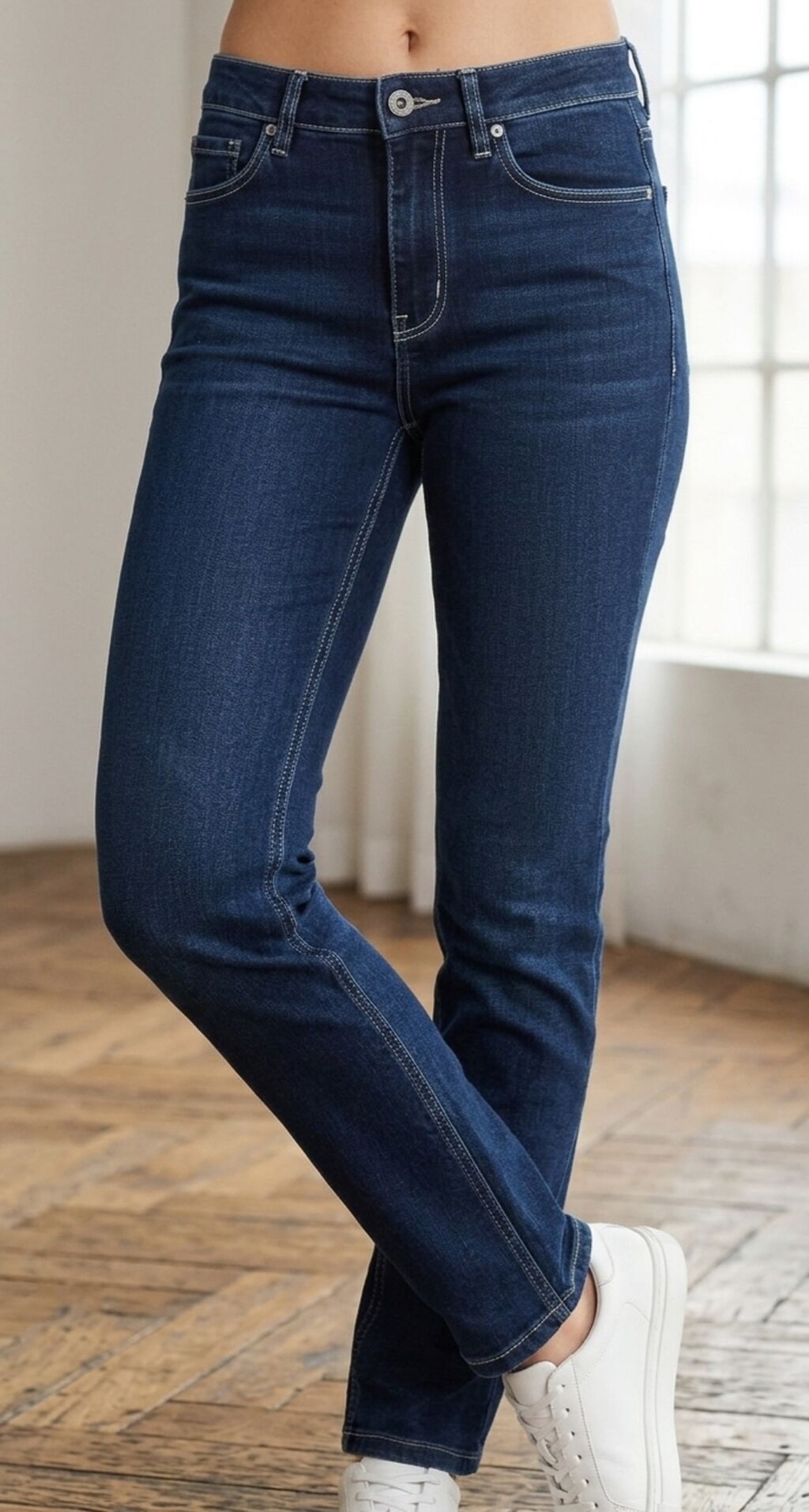 Ženske farmerke – tamno plavi denim - Kroj: slim/straight (blago