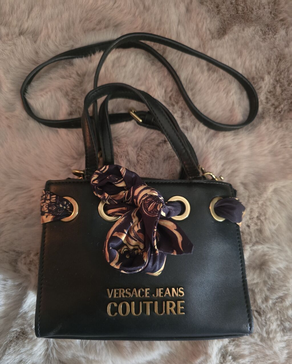 Versace Jeans Couture Scarf Mini Bag. Versace crna mala torba sa