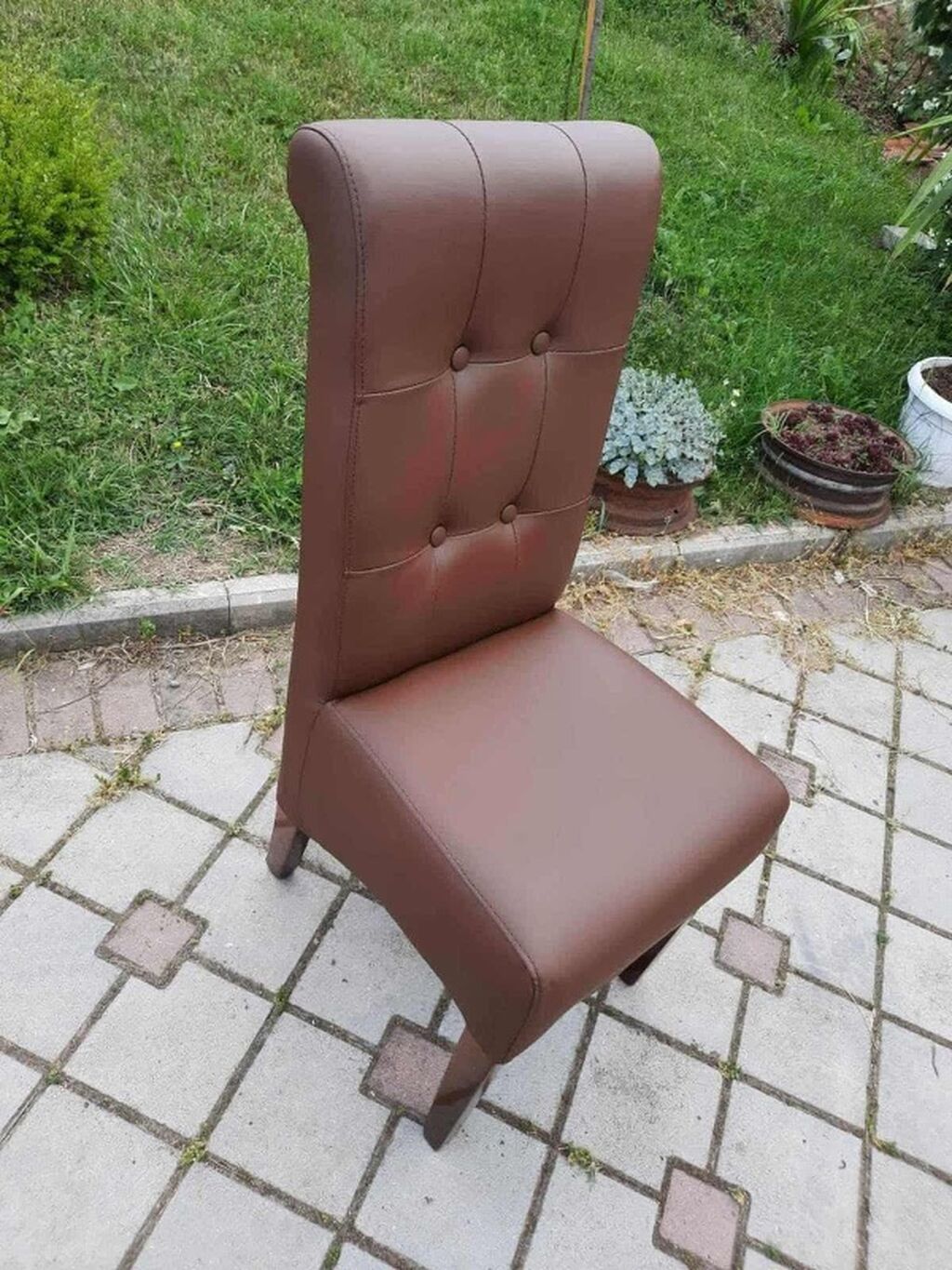 Trpezarijske stolice – paketi: 4 komada – 180€ 6 komada – 240 € 8