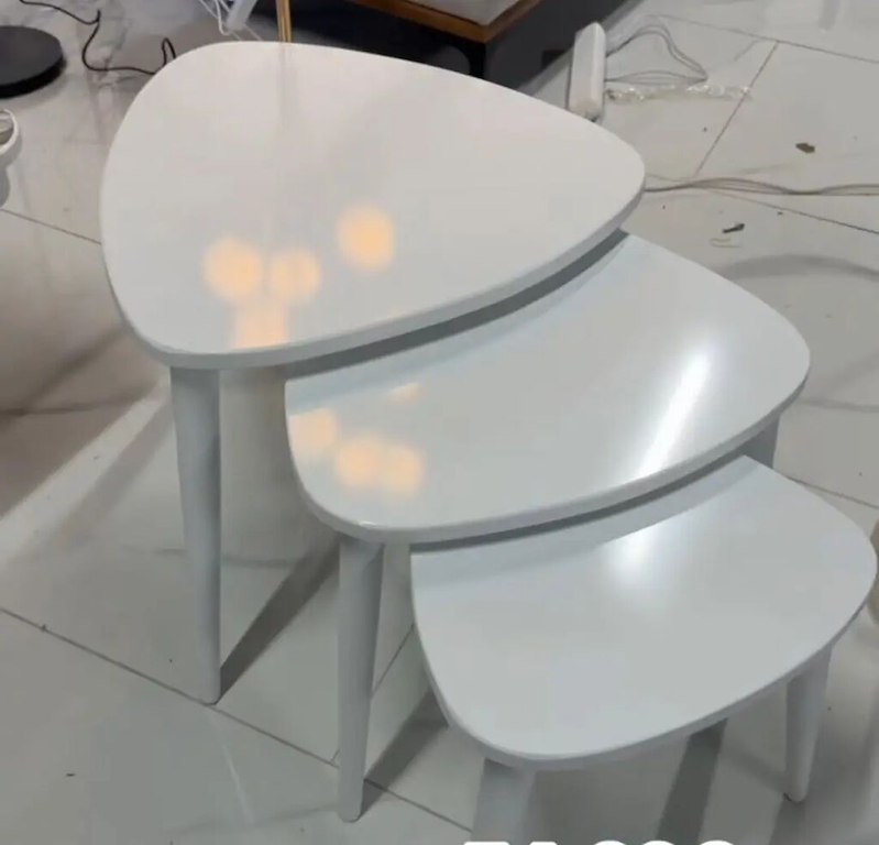 Set od 3 klub stolića – beli - Dizajn: moderni „nesting“ set (tri