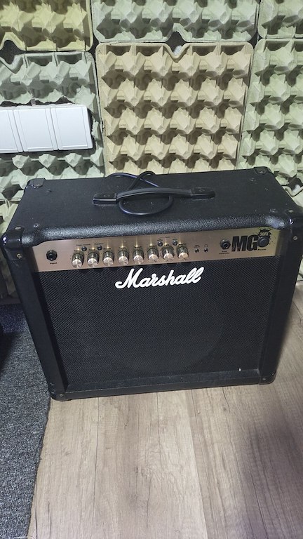 Marshall mg30fx pojacalo, odlicno ocuvano, sve radi odlicno, bez mane