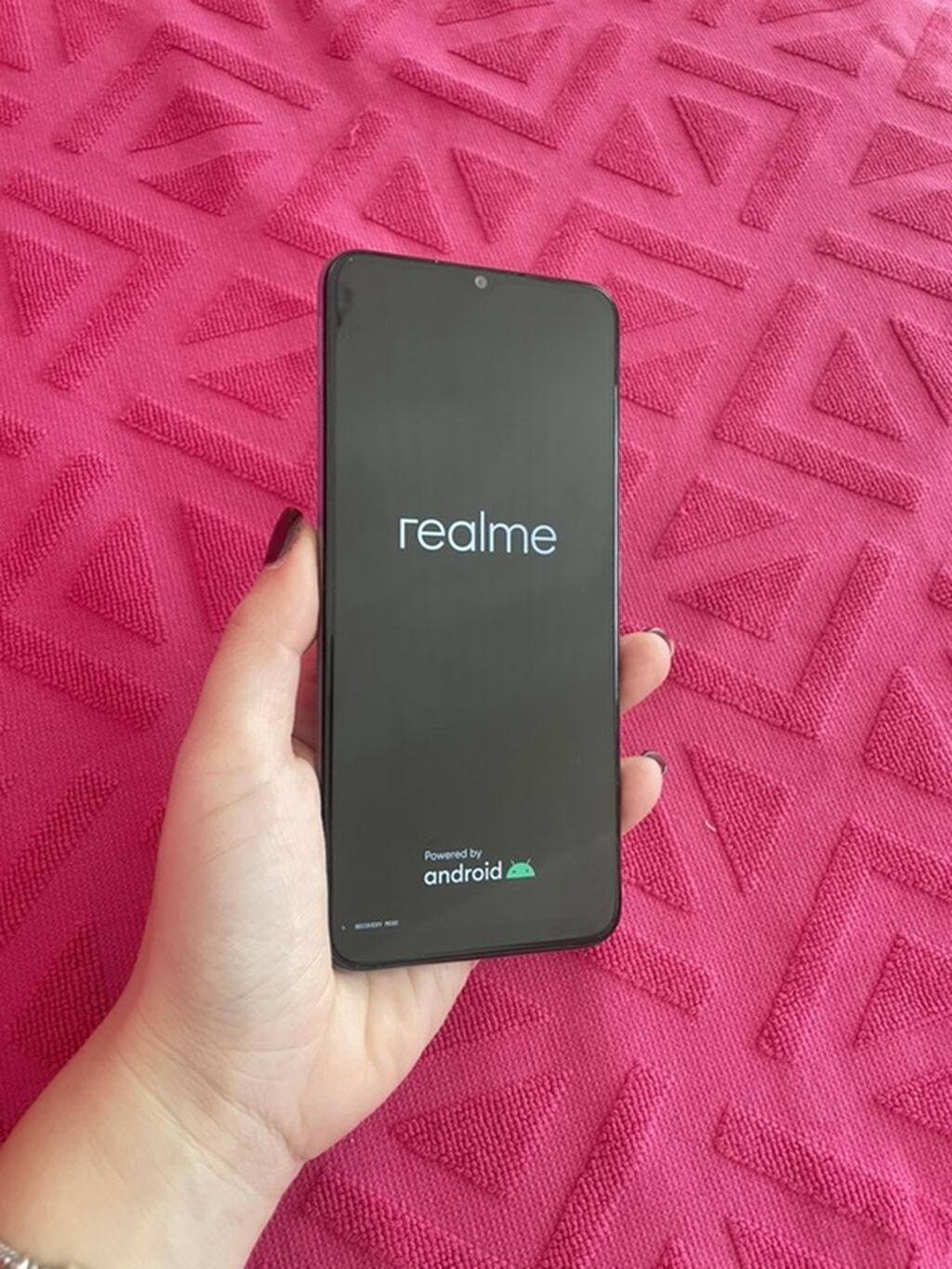 Realme 7i pametni telefon – sivi - Ekran: veliki displej sa tankim