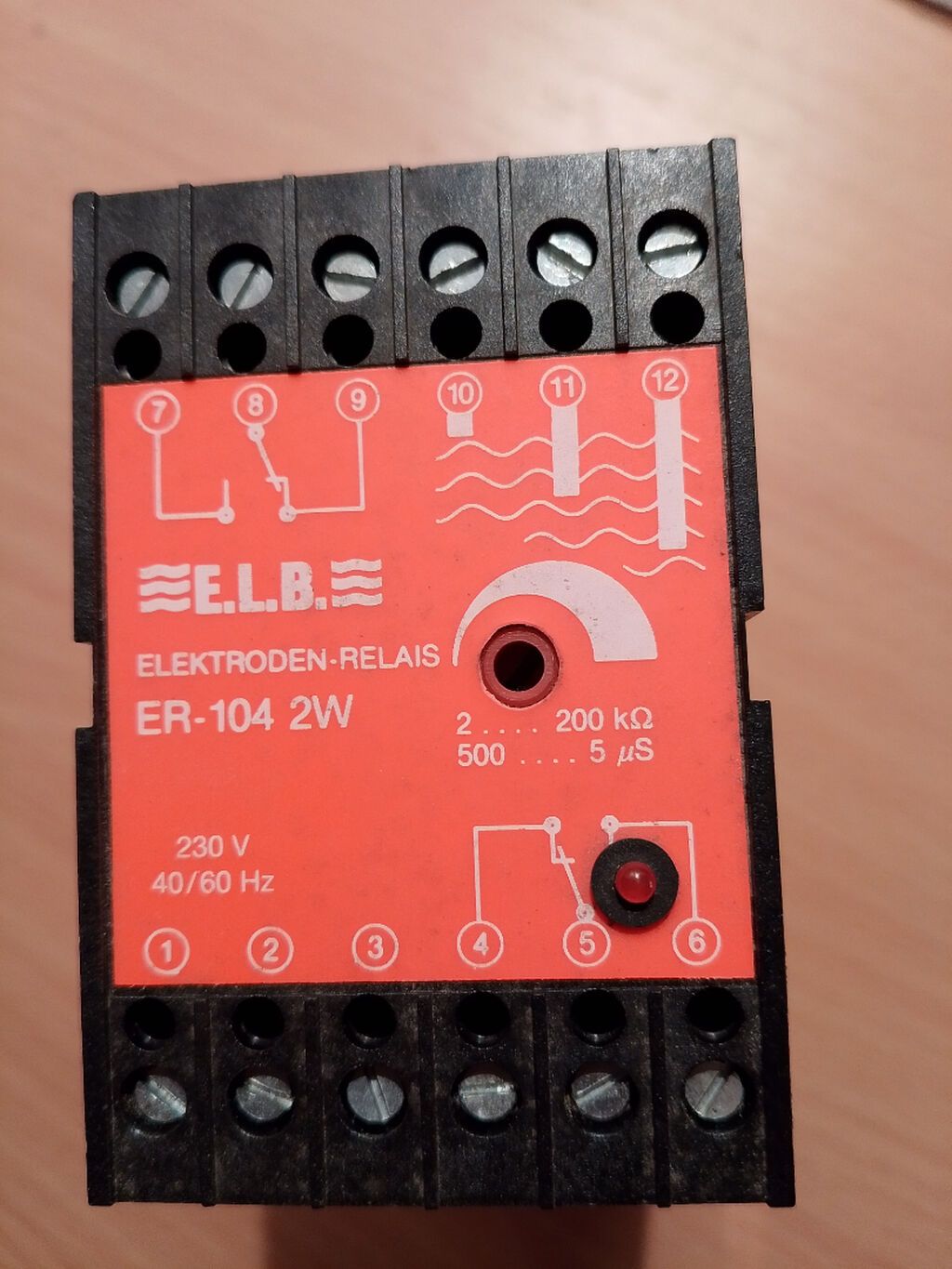 Rele ER-104 2W za kontrolu nivoa tečnosti NEISPRAVAN Za delove
