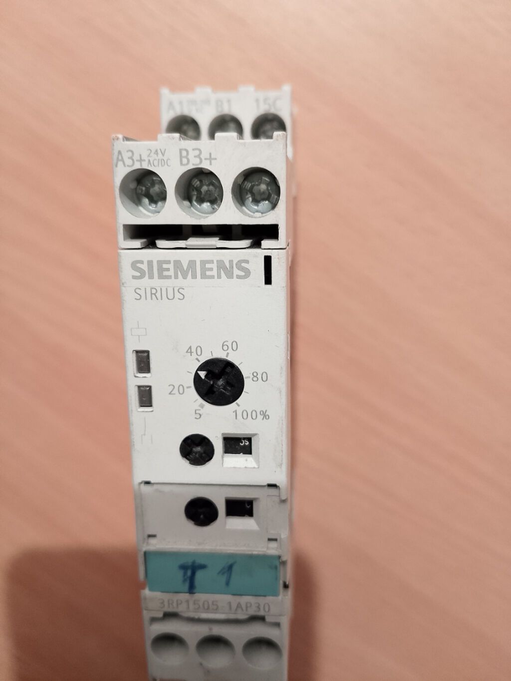 SIEMENS Sirius vremenski rele 3RP1505-1AP30 NEISPRAVAN