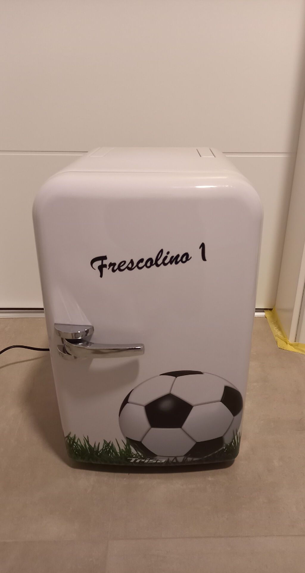 Mini frizider Frescolino 4 Ispravan i solidno ocuvan mini frizider