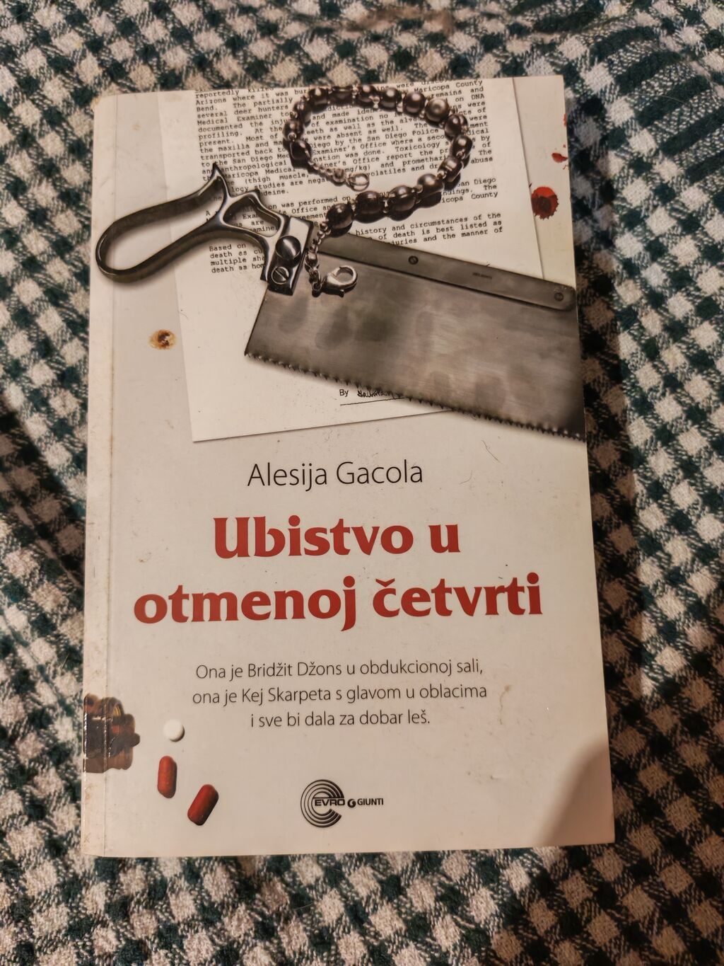 Knjiga: Ubistvo u otmenoj četvrti – Alesija Gacola (Evro Giunti) -