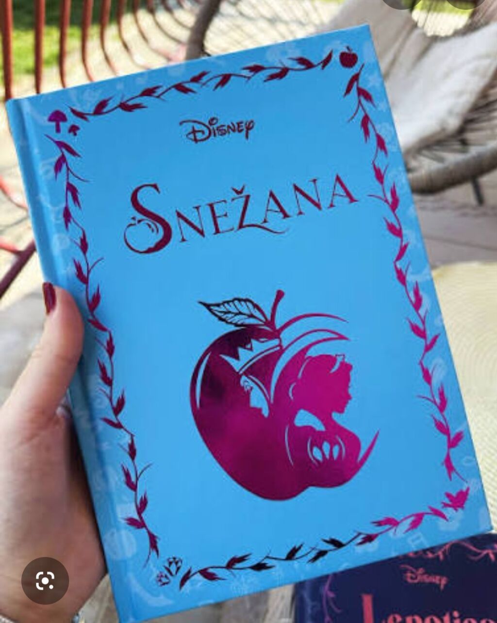 Disney knjiga “Snežana” - Luksuzno, tvrdo povezano izdanje sa