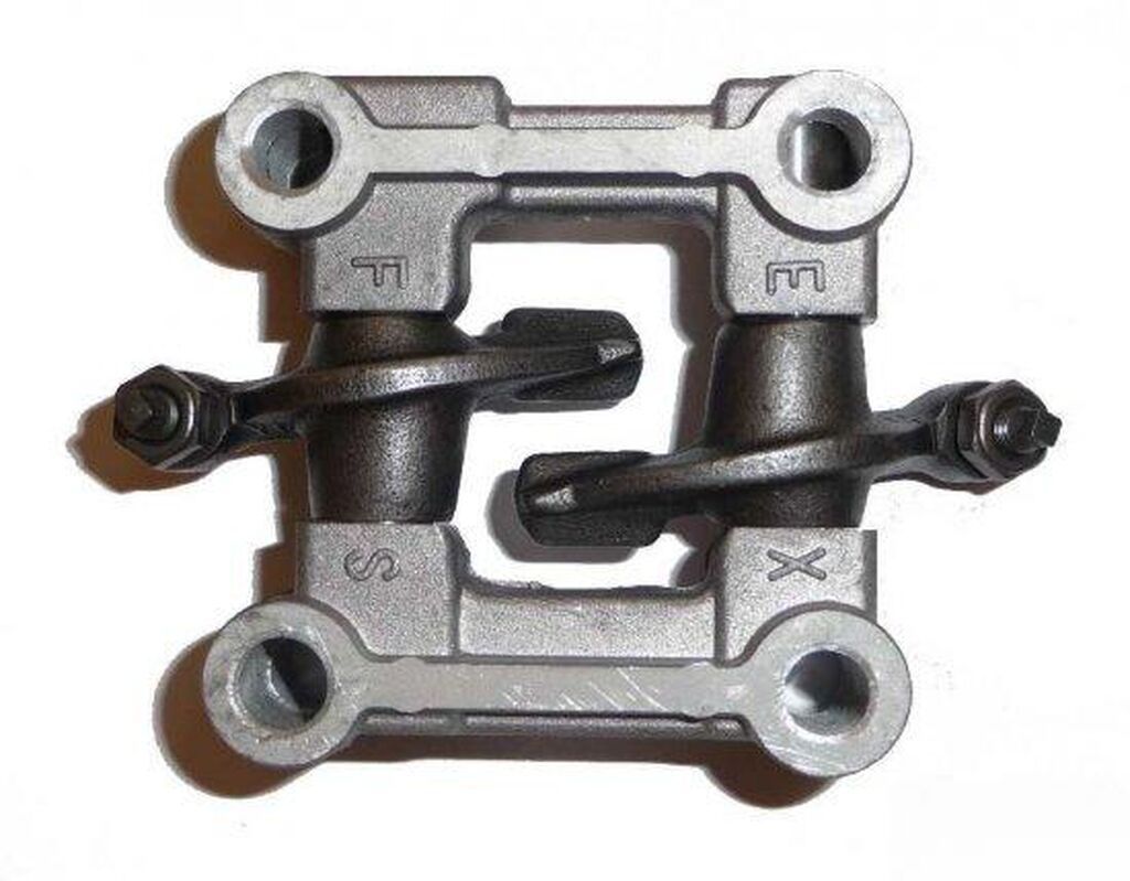Set klackalica (rocker arms) sa osovinama i nosačem za glavu motora