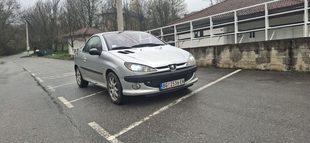 Peugeot 206 CC kabriolet, srebrna boja, kupe-kabrio sa tvrdim