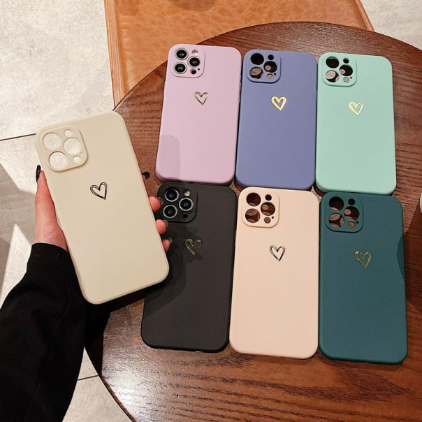 Maska za iPhone 17 Golden Heartbeat crna
