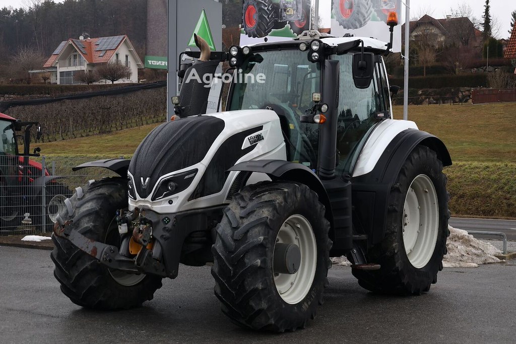 Valtra T 214 traktor točkaš