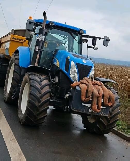New Holland T7050 traktor točkaš