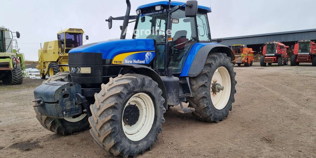 New Holland TM190 traktor točkaš