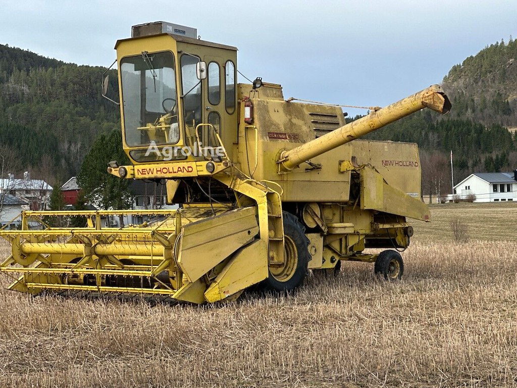 Prodaje se New Holland Clayson 1530 Skurtresker – 11 fot skjærebord / halmkutter krmni kombajn na aukciji