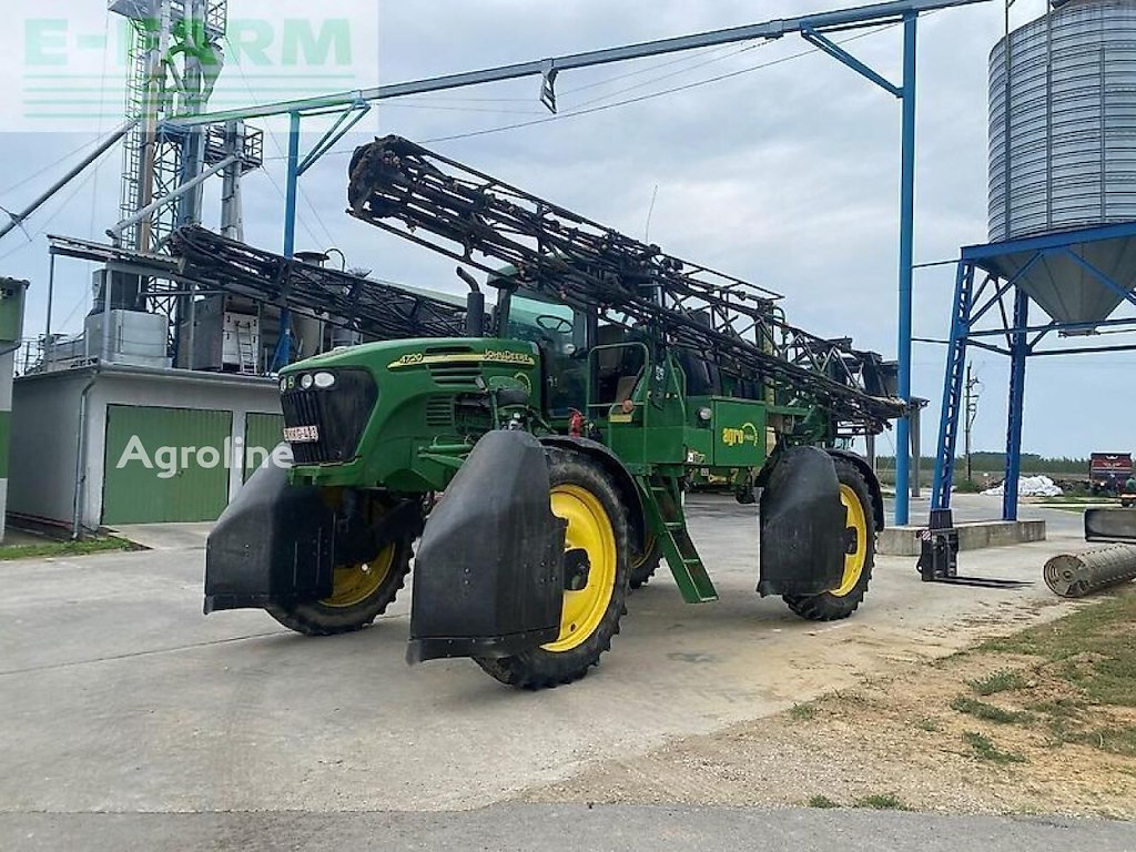 John Deere 4720 samohodna prskalica