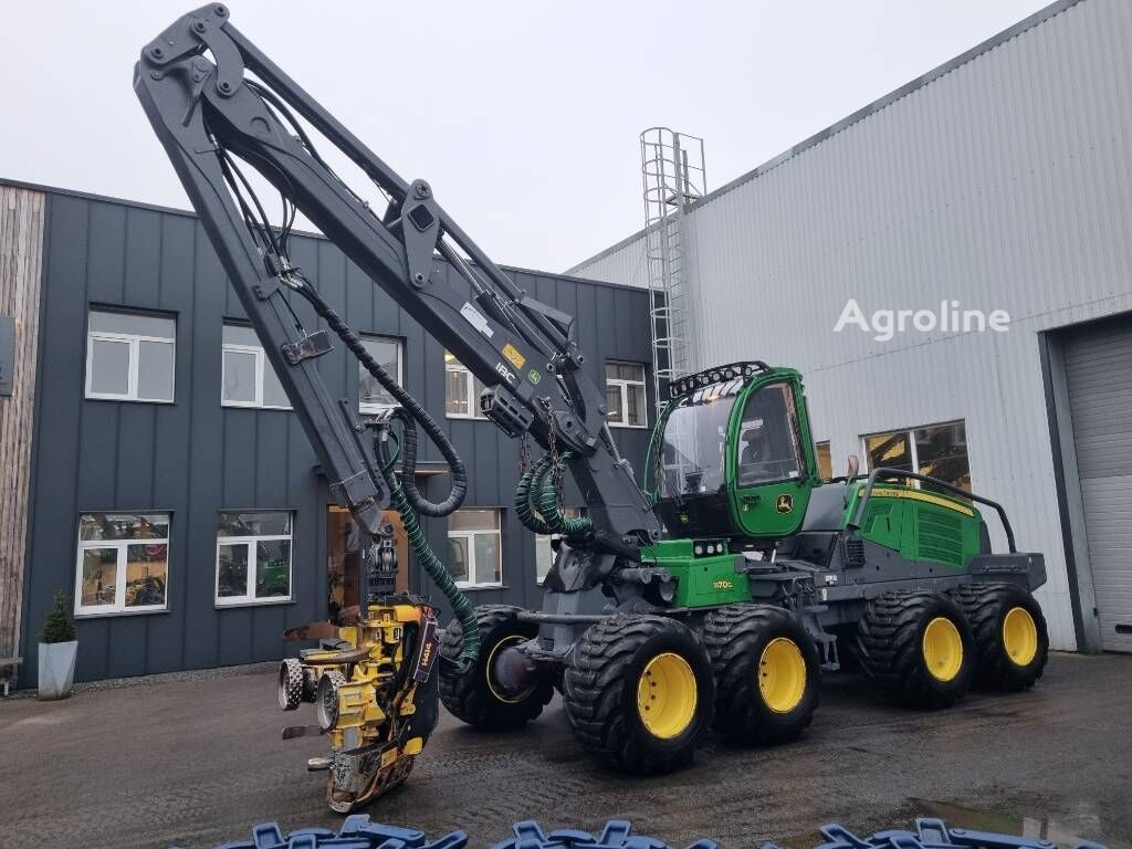 John Deere 1170 G harvester