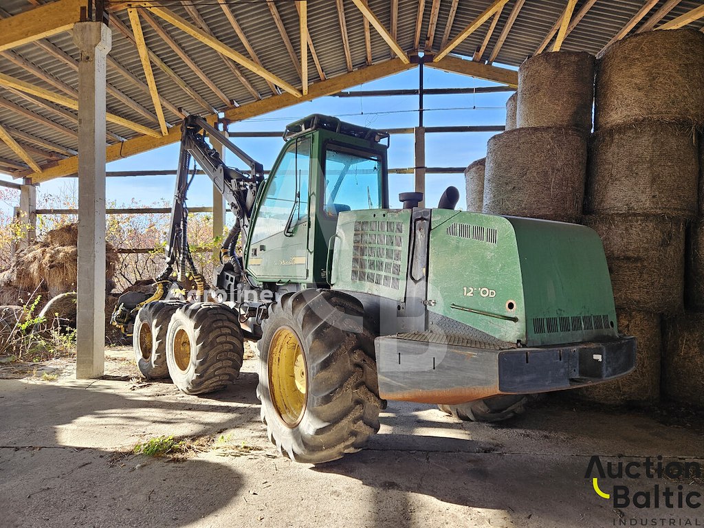 Prodaje se John Deere 1270 D harvester na aukciji